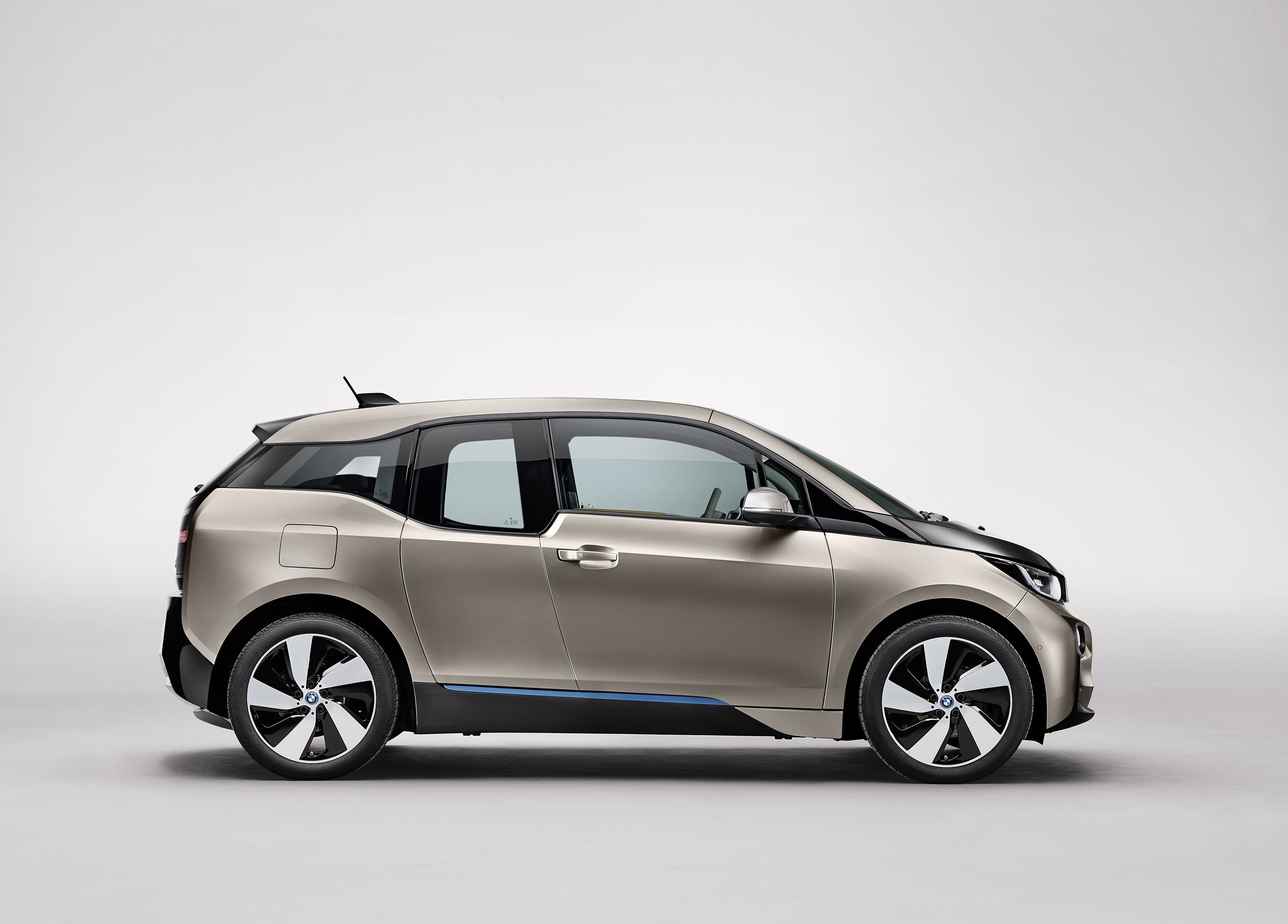 BMW Shows New All-Electric BMW i3 Commercial [VIDEO]