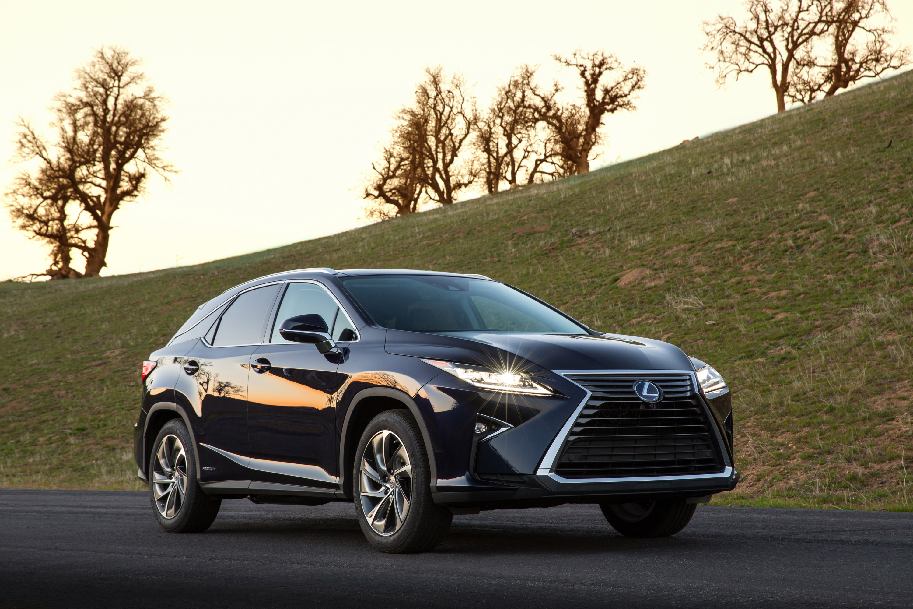 2016 Lexus RX 450f receives a prestigious award