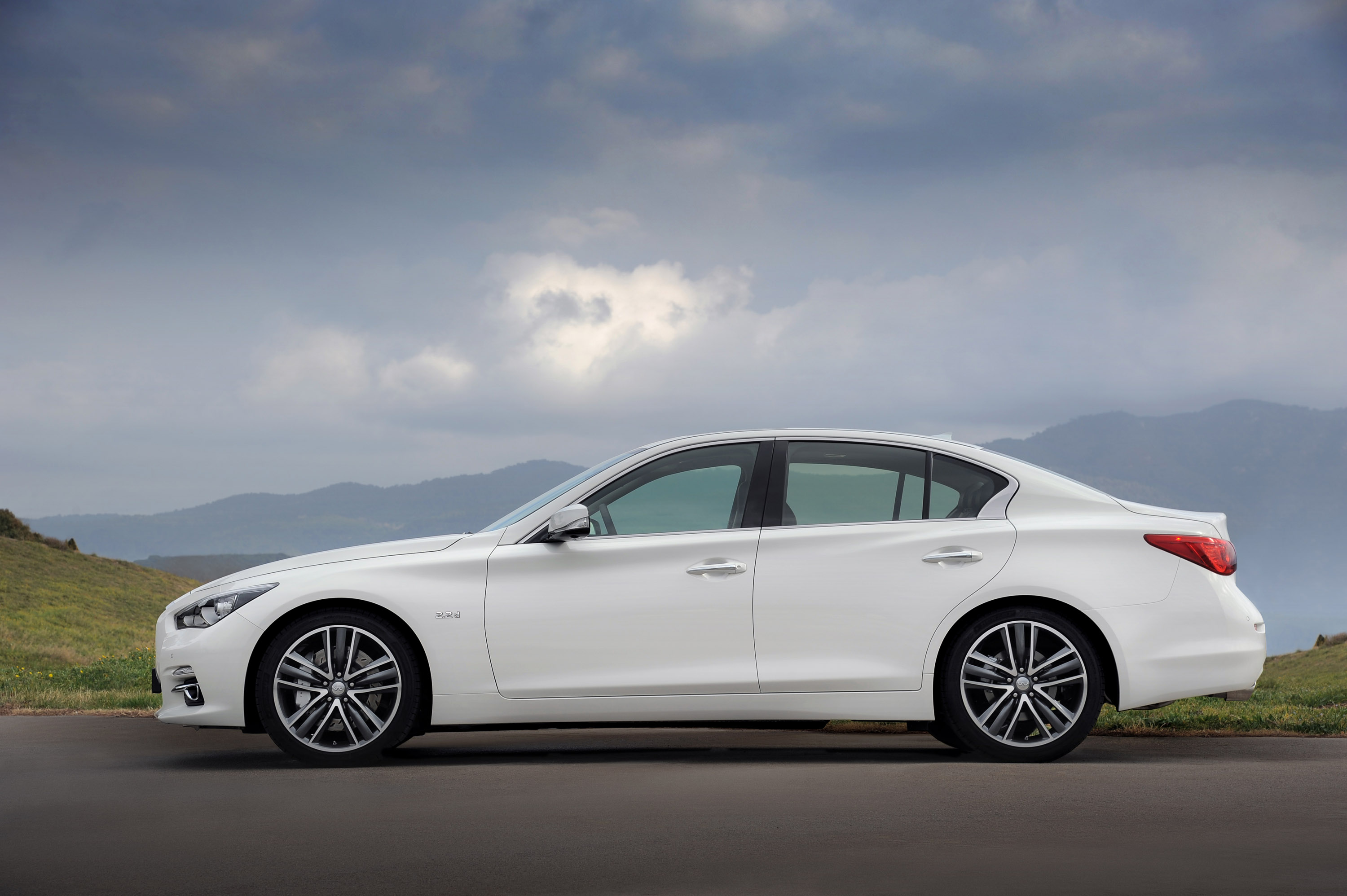 2014 Infiniti Q50 Adds Two-Litre Turbocharged Petrol Engine