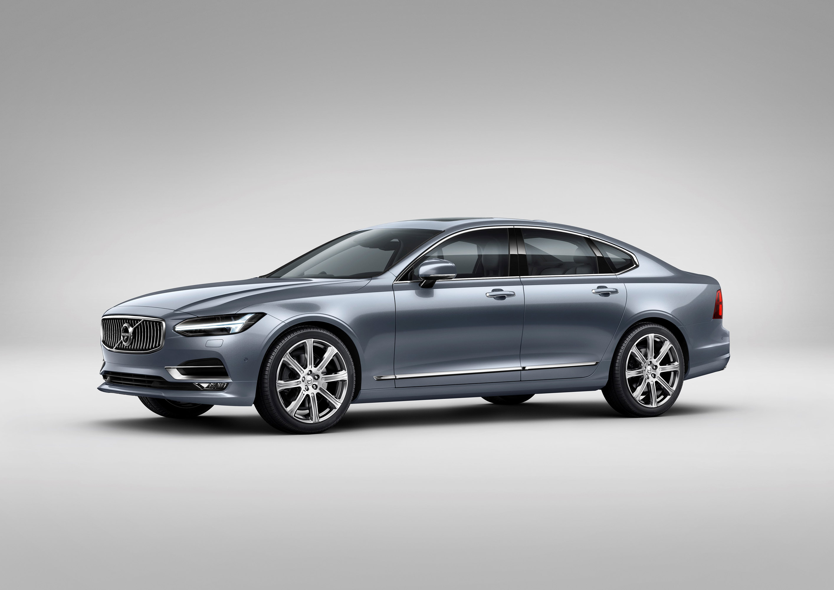 Volvo unveils 2016 S90 luxury sedan