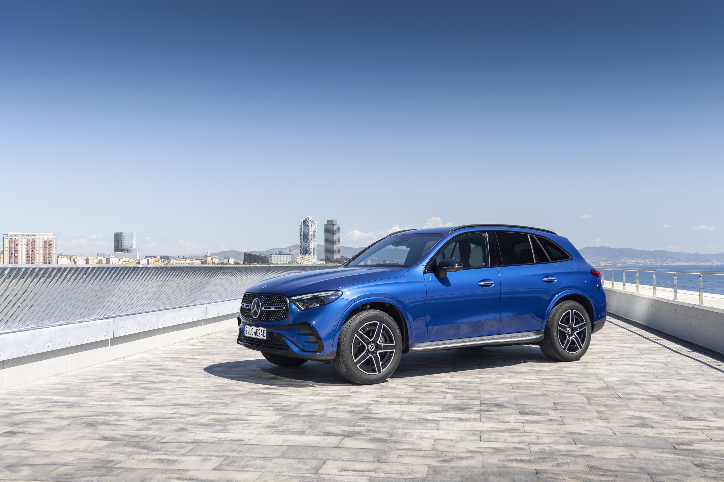 Mercedes-Benz GLC (2023) - Front Angle - picture 65 of 94