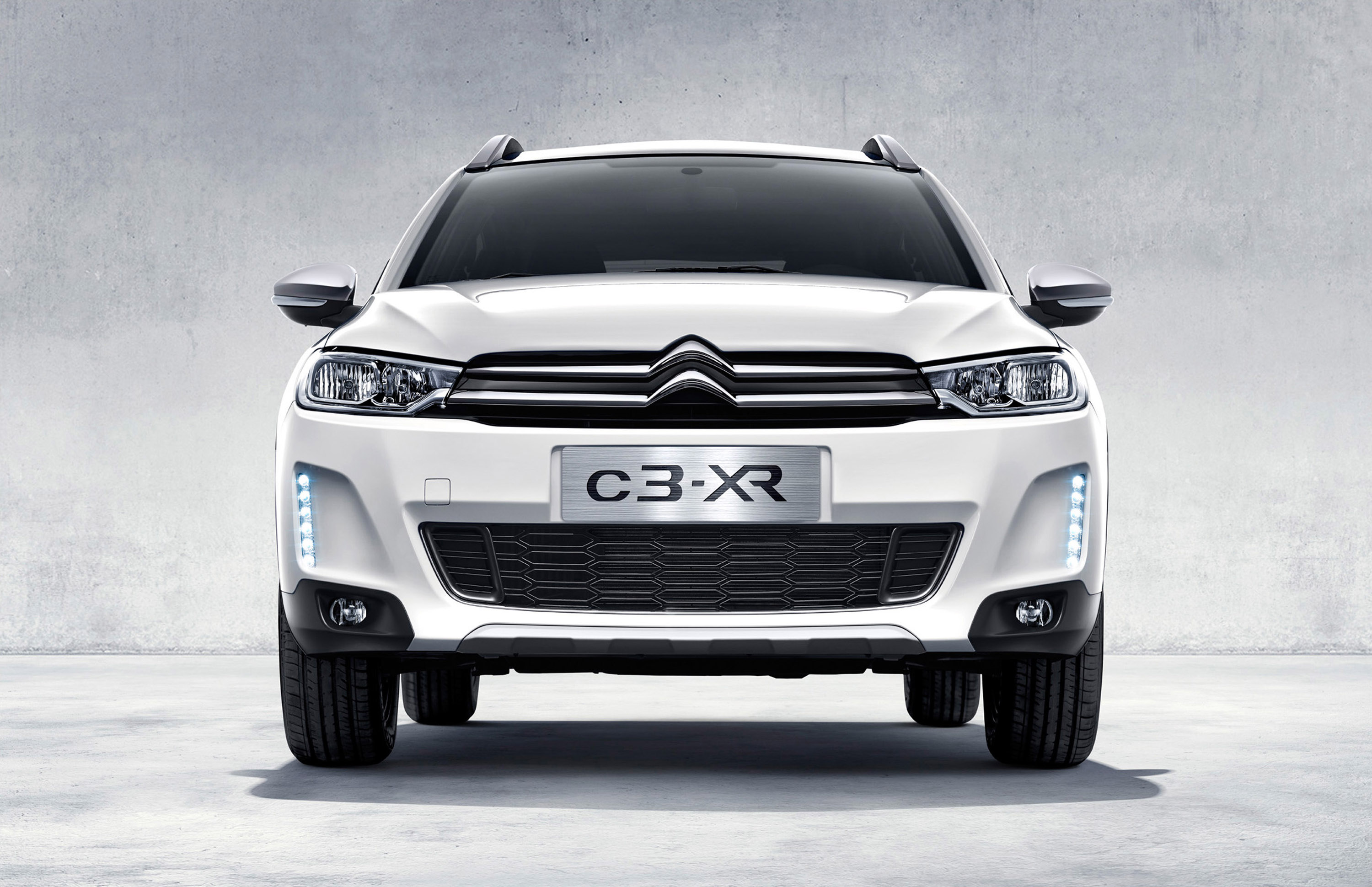 Citroen C3-XR Crossover Unveiled at C_42 on the Champs Elysées