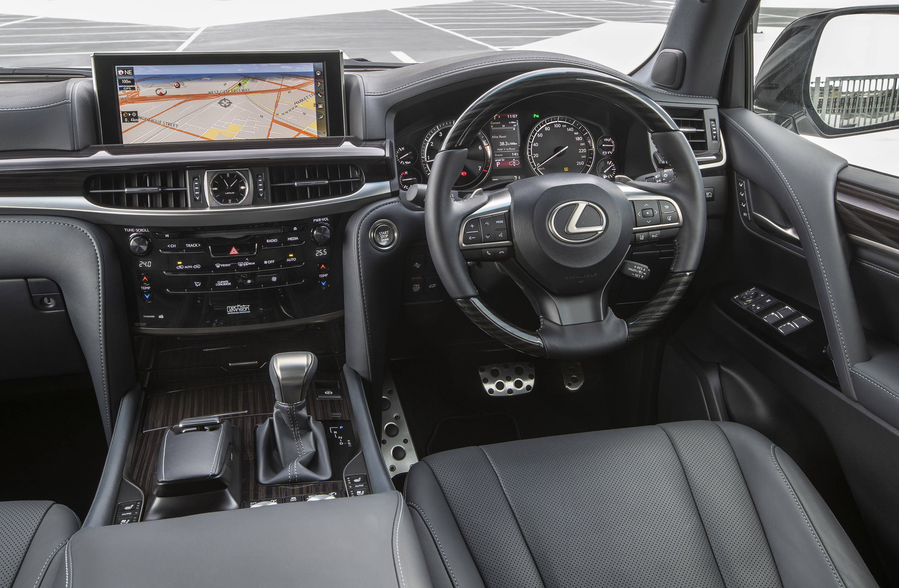 Lexus present new LX 570 S machine Lexus present new LX 570 S machine